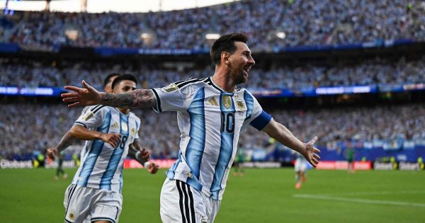 Con un Messi histórico, Argentina arrancó la defensa del título con una ...