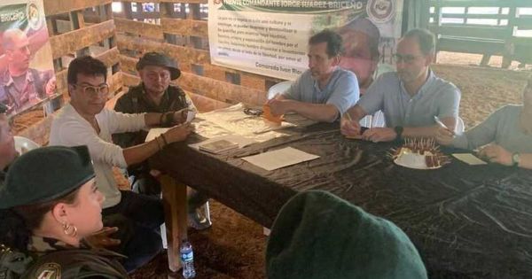 Gobierno colombiano y guerrilla disidente FARC mantienen conversaciones ...