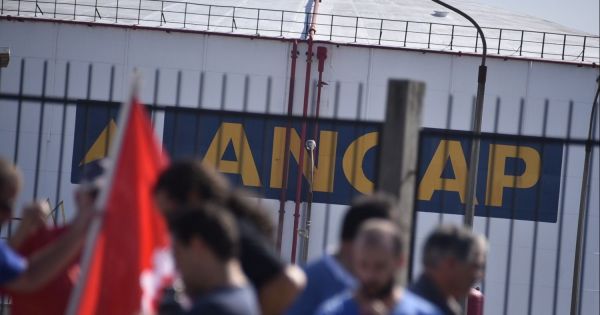 Ancap importa combustible para abastecer aviones — MercoPress